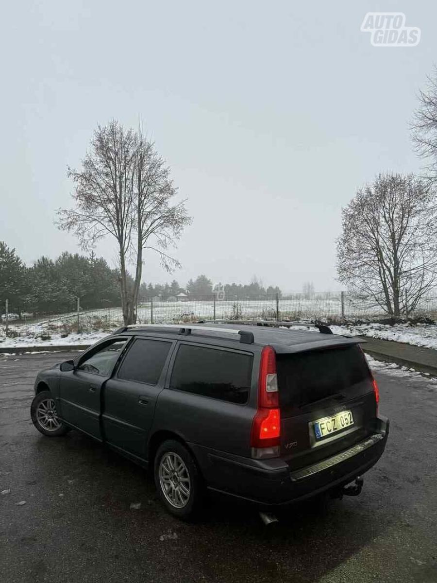 Grey Volvo V70 2006 in Vilnius, with an engine capacity of 2.40 L and mileage of 380 thousand km for 1450 €, photo 3 on AUTOMOTO.COM.LV