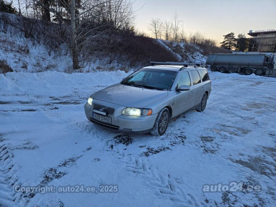 Grey Volvo V70 2006 in Tallinn, with an engine capacity of 2.40 L and mileage of 261 thousand km for 3299 €, photo 2 on AUTOMOTO.COM.LV