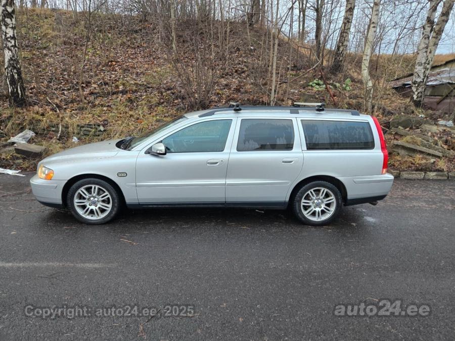 Grey Volvo V70 2006 in Tallinn, with an engine capacity of 2.40 L and mileage of 261 thousand km for 3299 €, photo 16 on AUTOMOTO.COM.LV