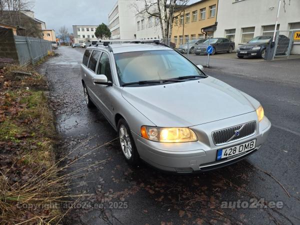 Pelēks Volvo V70 2006 Tallina, ar dzinēja tilpumu 2.40 L un nobraukumu 261 tūkst. km par 3299 €, foto 11 vietnē AUTOMOTO.COM.LV