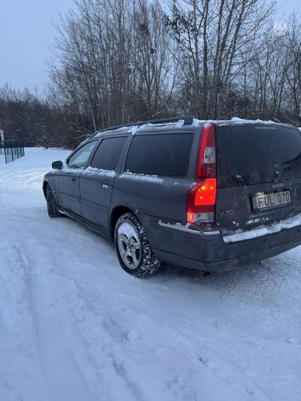 Grey Volvo V70 2006 in Kaunas, with an engine capacity of 2.40 L and mileage of 260 thousand km for 900 €, photo 3 on AUTOMOTO.COM.LV