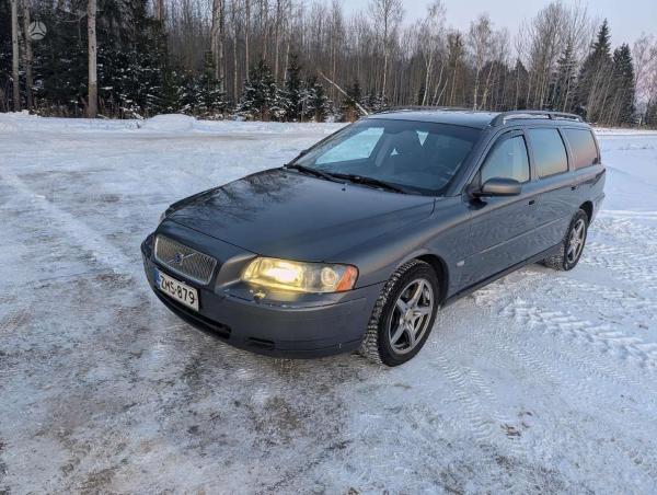 Grey Volvo V70 2006 in Pasvalys, with an engine capacity of 2.40 L and mileage of 339 thousand km for 1999 €, photo 1 on AUTOMOTO.COM.LV