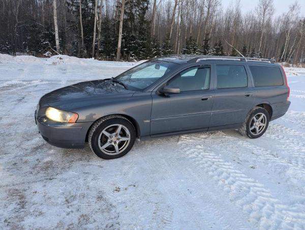 Grey Volvo V70 2006 in Pasvalys, with an engine capacity of 2.40 L and mileage of 339 thousand km for 1999 €, photo 2 on AUTOMOTO.COM.LV