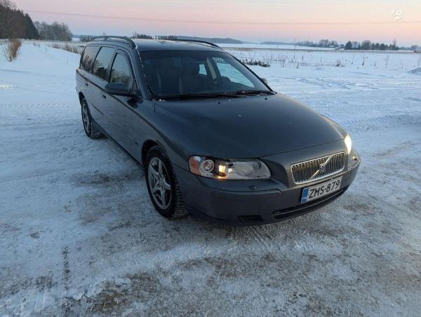 Grey Volvo V70 2006 in Pasvalys, with an engine capacity of 2.40 L and mileage of 339 thousand km for 1999 €, photo 9 on AUTOMOTO.COM.LV
