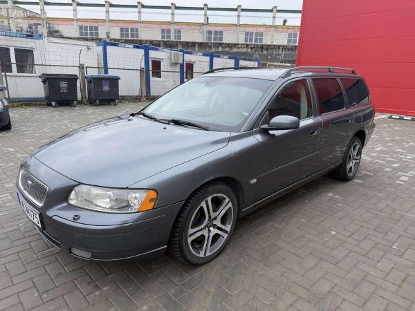 Grey Volvo V70 2006 in Vilnius, with an engine capacity of 2.40 L and mileage of 301 thousand km for 2900 €, photo 2 on AUTOMOTO.COM.LV