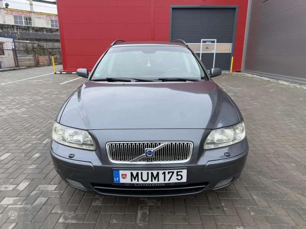 Grey Volvo V70 2006 in Vilnius, with an engine capacity of 2.40 L and mileage of 301 thousand km for 2900 €, photo 3 on AUTOMOTO.COM.LV