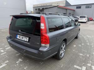 Grey Volvo V70 2006 in Vilnius, with an engine capacity of 2.40 L and mileage of 301 thousand km for 2900 €, photo 5 on AUTOMOTO.COM.LV