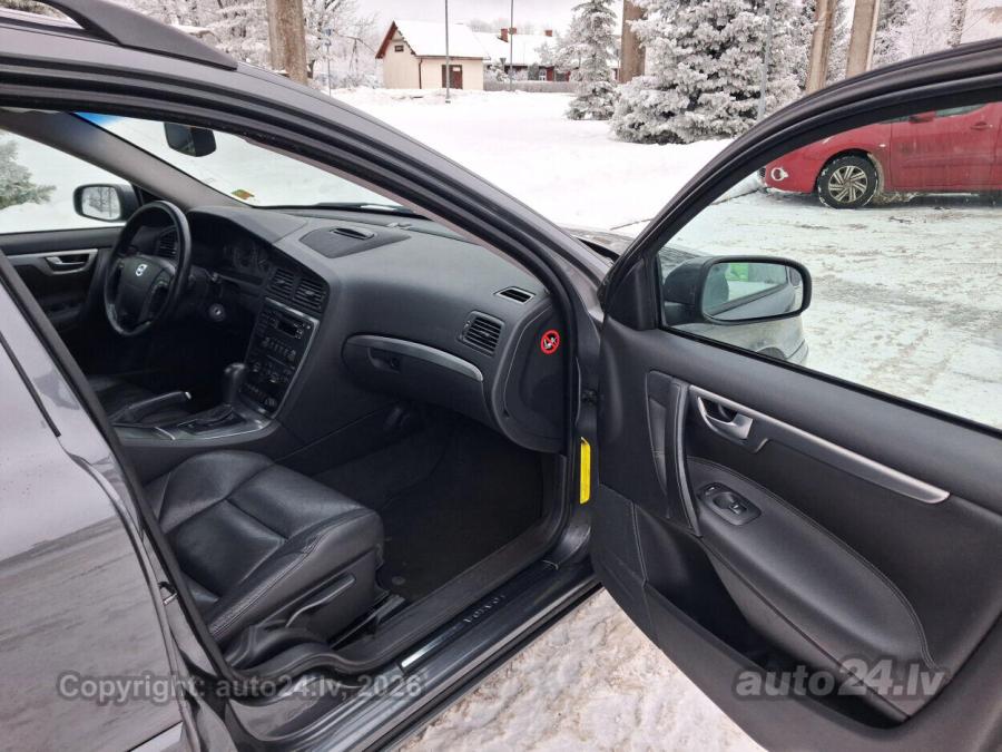 Grey Volvo V70 2006 in Paide, with an engine capacity of 0.00 L and mileage of 386 thousand km for 3250 €, photo 8 on AUTOMOTO.COM.LV
