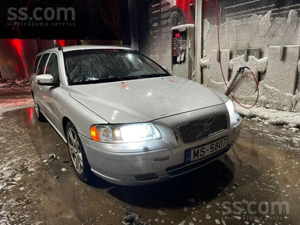 Pelēks Volvo V70 2006 Tukums, ar dzinēja tilpumu 2.40 L un nobraukumu 371 tūkst. km par 2399 €, foto 3 vietnē AUTOMOTO.COM.LV