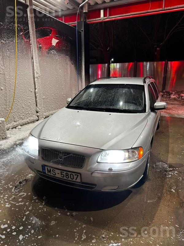 Pelēks Volvo V70 2006 Tukums, ar dzinēja tilpumu 2.40 L un nobraukumu 371 tūkst. km par 2399 €, foto 4 vietnē AUTOMOTO.COM.LV