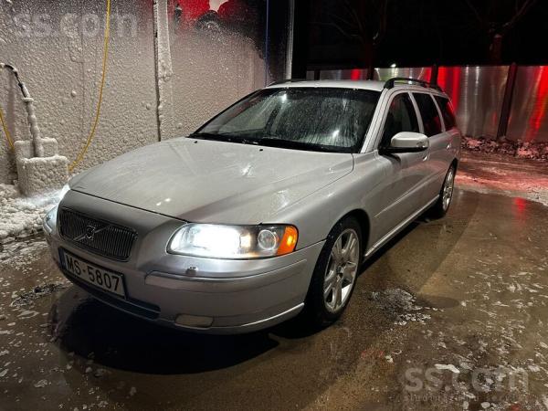 Pelēks Volvo V70 2006 Tukums, ar dzinēja tilpumu 2.40 L un nobraukumu 371 tūkst. km par 2399 €, foto 10 vietnē AUTOMOTO.COM.LV