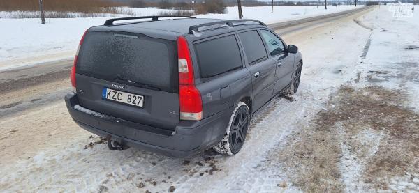 Grey Volvo V70 2006 in Ukmerge, with an engine capacity of 2.40 L and mileage of 373 thousand km for 1500 €, photo 4 on AUTOMOTO.COM.LV