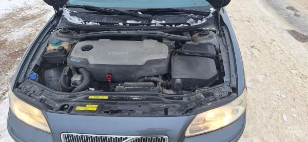 Grey Volvo V70 2006 in Ukmerge, with an engine capacity of 2.40 L and mileage of 373 thousand km for 1500 €, photo 9 on AUTOMOTO.COM.LV