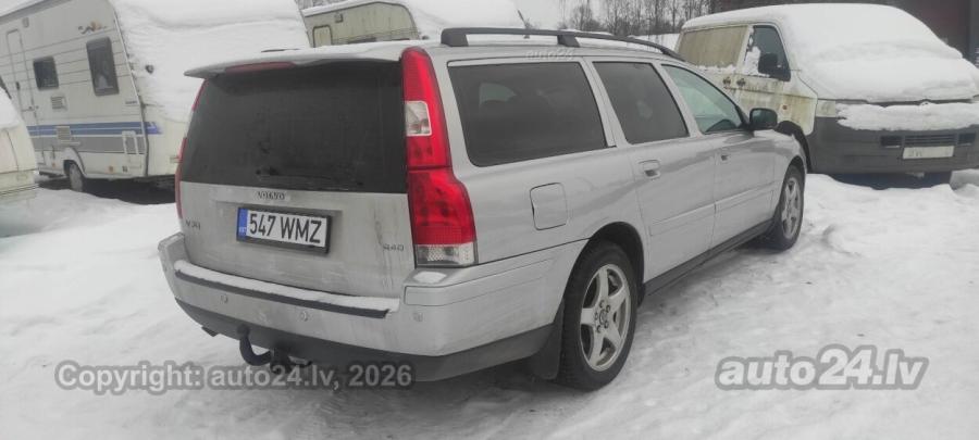 Grey Volvo V70 2006 in Tallinn, with an engine capacity of 2.40 L and mileage of 353 thousand km for 3500 €, photo 2 on AUTOMOTO.COM.LV