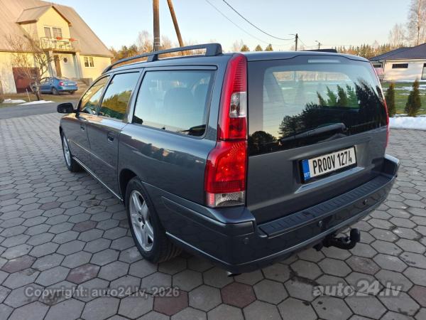 Grey Volvo V70 2006 in Paide, with an engine capacity of 2.40 L and mileage of 356 thousand km for 3990 €, photo 3 on AUTOMOTO.COM.LV