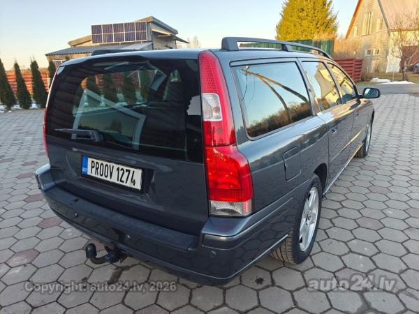 Grey Volvo V70 2006 in Paide, with an engine capacity of 2.40 L and mileage of 356 thousand km for 3990 €, photo 4 on AUTOMOTO.COM.LV