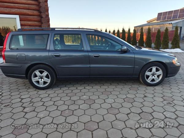Grey Volvo V70 2006 in Paide, with an engine capacity of 2.40 L and mileage of 356 thousand km for 3990 €, photo 5 on AUTOMOTO.COM.LV