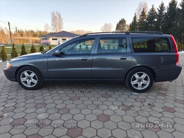 Grey Volvo V70 2006 in Paide, with an engine capacity of 2.40 L and mileage of 356 thousand km for 3990 €, photo 6 on AUTOMOTO.COM.LV