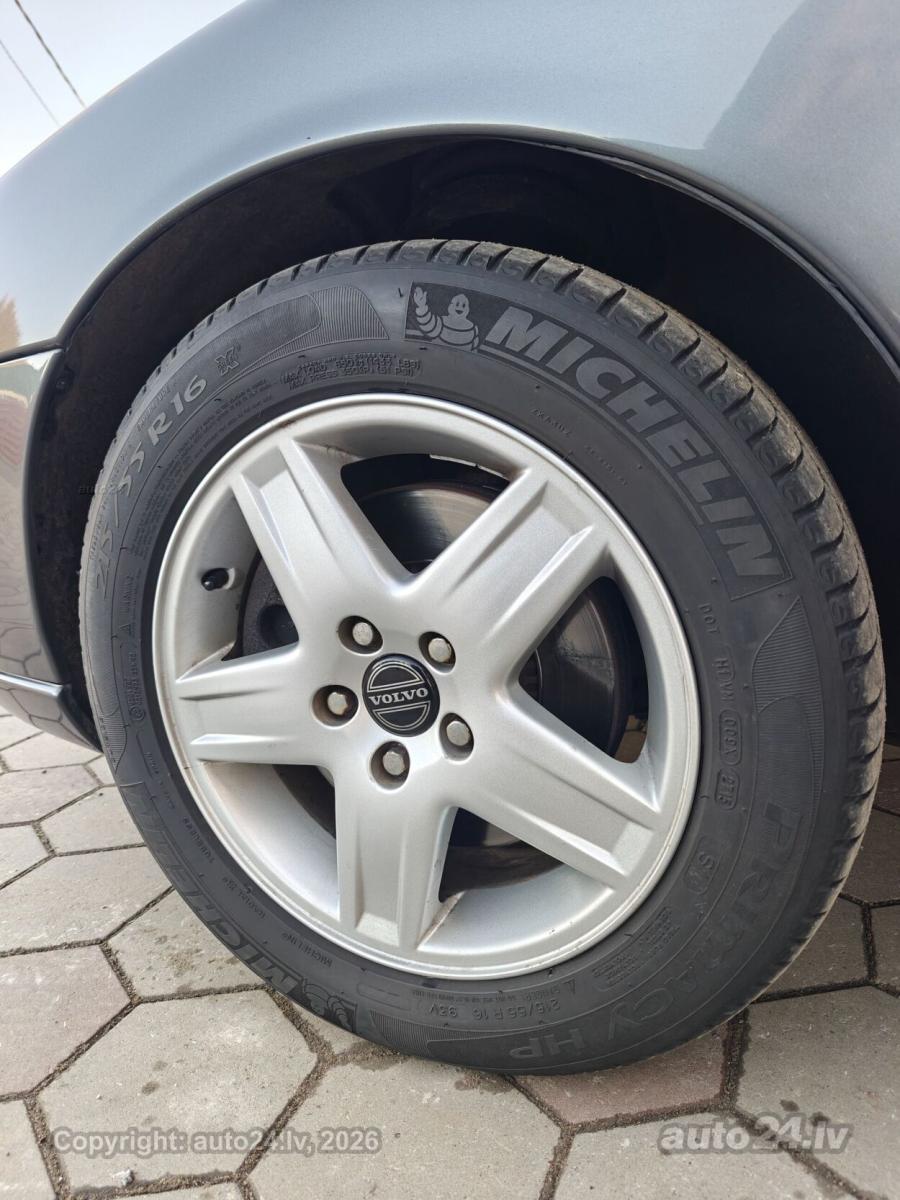Pelēks Volvo V70 2006 Paide, ar dzinēja tilpumu 2.40 L un nobraukumu 356 tūkst. km par 3990 €, foto 8 vietnē AUTOMOTO.COM.LV