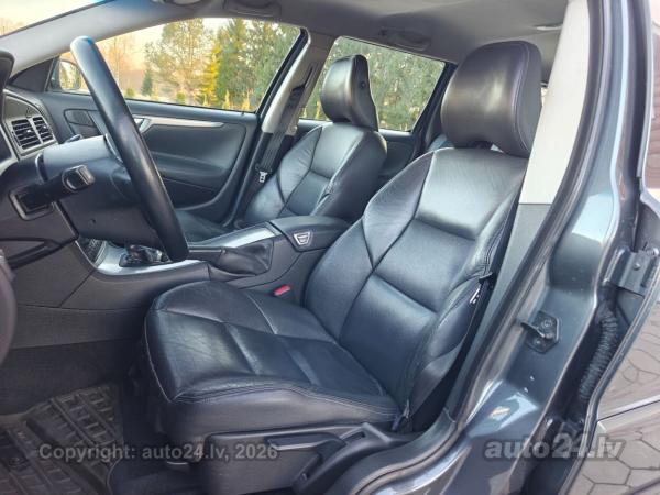 Pelēks Volvo V70 2006 Paide, ar dzinēja tilpumu 2.40 L un nobraukumu 356 tūkst. km par 3990 €, foto 11 vietnē AUTOMOTO.COM.LV