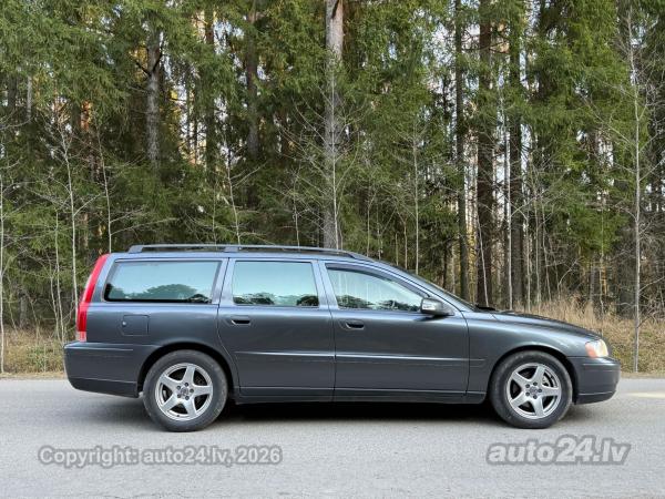Grey Volvo V70 2006 in Tallinn, with an engine capacity of 2.40 L and mileage of 315 thousand km for 3450 €, photo 2 on AUTOMOTO.COM.LV