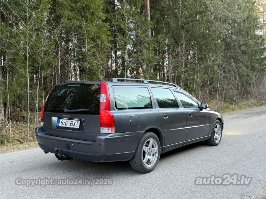 Grey Volvo V70 2006 in Tallinn, with an engine capacity of 2.40 L and mileage of 315 thousand km for 3450 €, photo 4 on AUTOMOTO.COM.LV