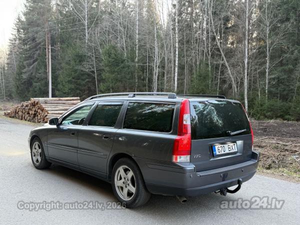 Grey Volvo V70 2006 in Tallinn, with an engine capacity of 2.40 L and mileage of 315 thousand km for 3450 €, photo 4 on AUTOMOTO.COM.LV