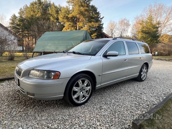 Pelēks Volvo V70 2006 Pērnava, ar dzinēja tilpumu 2.40 L un nobraukumu 534 tūkst. km par 3490 €, foto 2 vietnē AUTOMOTO.COM.LV