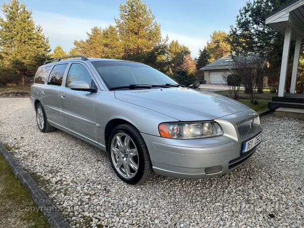 Pelēks Volvo V70 2006 Pērnava, ar dzinēja tilpumu 2.40 L un nobraukumu 534 tūkst. km par 3490 €, foto 3 vietnē AUTOMOTO.COM.LV