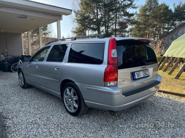Pelēks Volvo V70 2006 Pērnava, ar dzinēja tilpumu 2.40 L un nobraukumu 534 tūkst. km par 3490 €, foto 4 vietnē AUTOMOTO.COM.LV