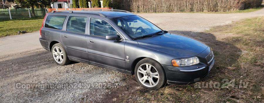 Grey Volvo V70 2006 in Keila, with an engine capacity of 2.40 L and mileage of 383 thousand km for 2500 €, photo 7 on AUTOMOTO.COM.LV