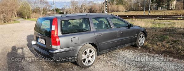 Grey Volvo V70 2006 in Keila, with an engine capacity of 2.40 L and mileage of 383 thousand km for 2500 €, photo 7 on AUTOMOTO.COM.LV