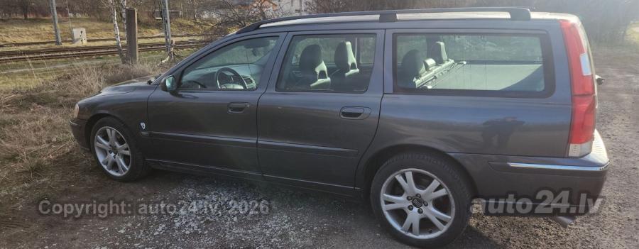 Grey Volvo V70 2006 in Keila, with an engine capacity of 2.40 L and mileage of 383 thousand km for 2500 €, photo 9 on AUTOMOTO.COM.LV