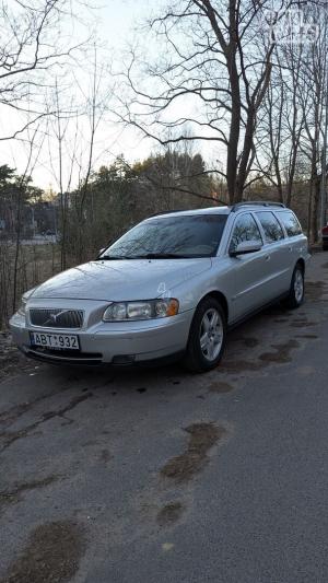 Grey Volvo V70 2006 in Vilnius, with an engine capacity of 2.40 L and mileage of 454 thousand km for 2300 €, photo  on AUTOMOTO.COM.LV