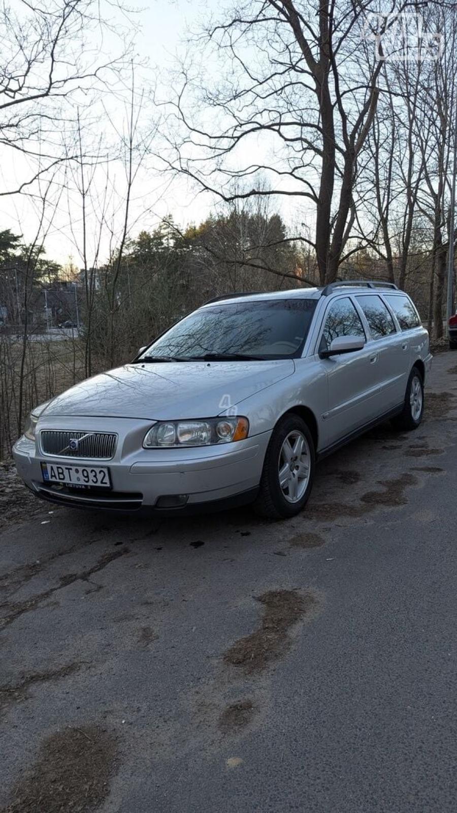 Grey Volvo V70 2006 in Vilnius, with an engine capacity of 2.40 L and mileage of 454 thousand km for 2300 €, photo 1 on AUTOMOTO.COM.LV