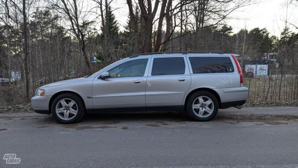 Grey Volvo V70 2006 in Vilnius, with an engine capacity of 2.40 L and mileage of 454 thousand km for 2300 €, photo 3 on AUTOMOTO.COM.LV