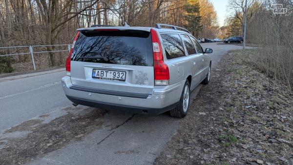 Grey Volvo V70 2006 in Vilnius, with an engine capacity of 2.40 L and mileage of 454 thousand km for 2300 €, photo 5 on AUTOMOTO.COM.LV