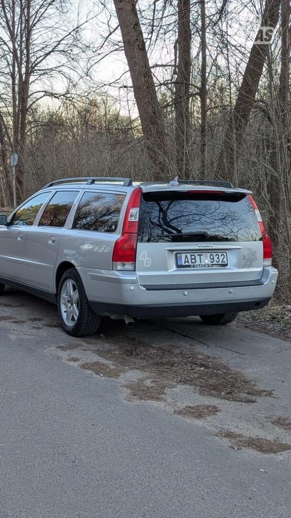 Grey Volvo V70 2006 in Vilnius, with an engine capacity of 2.40 L and mileage of 454 thousand km for 2300 €, photo 6 on AUTOMOTO.COM.LV