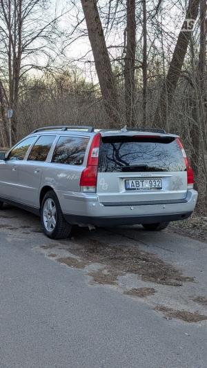 Grey Volvo V70 2006 in Vilnius, with an engine capacity of 2.40 L and mileage of 454 thousand km for 2300 €, photo 7 on AUTOMOTO.COM.LV