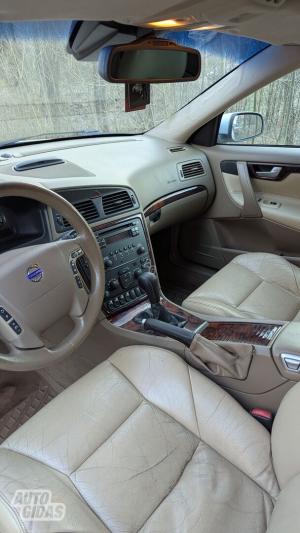 Grey Volvo V70 2006 in Vilnius, with an engine capacity of 2.40 L and mileage of 454 thousand km for 2300 €, photo 9 on AUTOMOTO.COM.LV