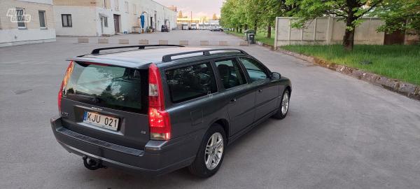 Pelēks Volvo V70 2006 Alīta, ar dzinēja tilpumu 2.40 L un nobraukumu 495 tūkst. km par 1990 €, foto 3 vietnē AUTOMOTO.COM.LV
