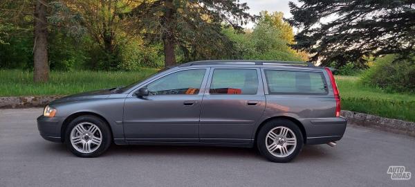 Pelēks Volvo V70 2006 Alīta, ar dzinēja tilpumu 2.40 L un nobraukumu 495 tūkst. km par 1990 €, foto 6 vietnē AUTOMOTO.COM.LV