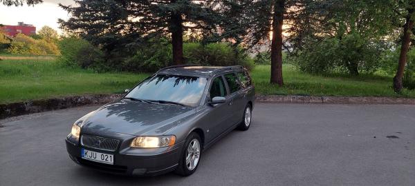 Pelēks Volvo V70 2006 Alīta, ar dzinēja tilpumu 2.40 L un nobraukumu 495 tūkst. km par 1990 €, foto 7 vietnē AUTOMOTO.COM.LV
