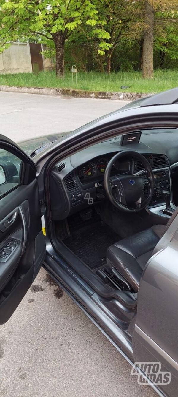 Pelēks Volvo V70 2006 Alīta, ar dzinēja tilpumu 2.40 L un nobraukumu 495 tūkst. km par 1990 €, foto 8 vietnē AUTOMOTO.COM.LV
