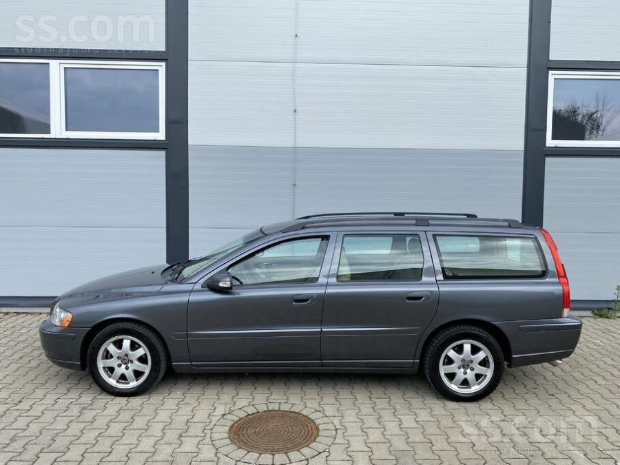 Grey Volvo V70 2006 in Balvi, with an engine capacity of 2.40 L and mileage of 351 thousand km for 2440 €, photo 4 on AUTOMOTO.COM.LV