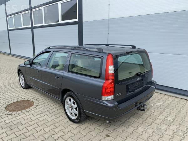 Pelēks Volvo V70 2006 Balvi, ar dzinēja tilpumu 2.40 L un nobraukumu 351 tūkst. km par 2440 €, foto 4 vietnē AUTOMOTO.COM.LV