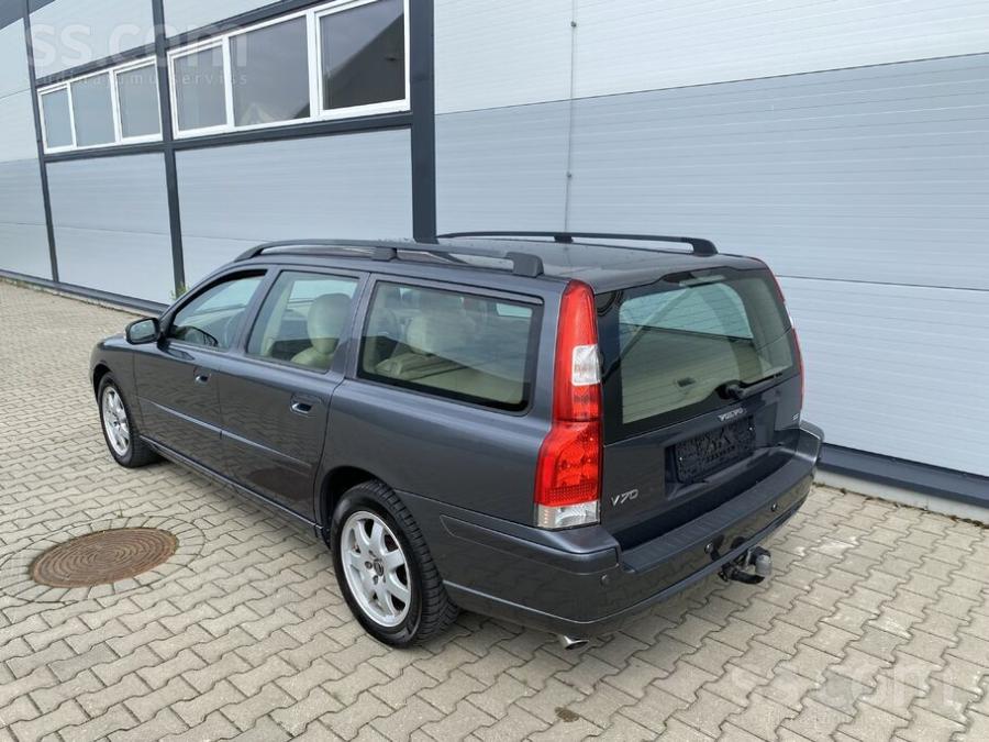 Grey Volvo V70 2006 in Balvi, with an engine capacity of 2.40 L and mileage of 351 thousand km for 2440 €, photo 5 on AUTOMOTO.COM.LV