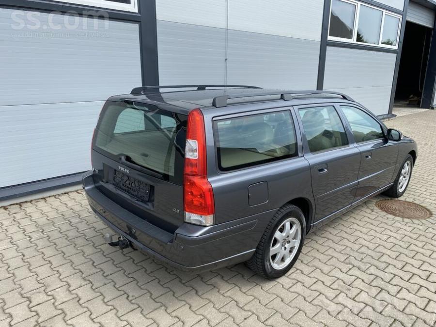 Grey Volvo V70 2006 in Balvi, with an engine capacity of 2.40 L and mileage of 351 thousand km for 2440 €, photo 9 on AUTOMOTO.COM.LV