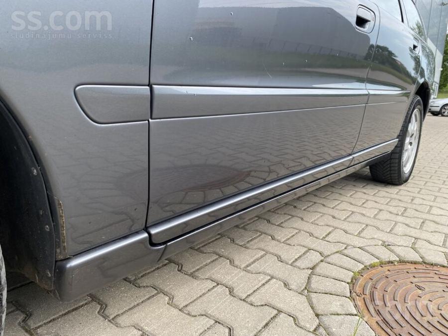 Grey Volvo V70 2006 in Balvi, with an engine capacity of 2.40 L and mileage of 351 thousand km for 2440 €, photo 15 on AUTOMOTO.COM.LV