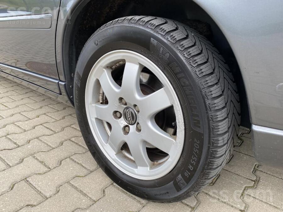 Grey Volvo V70 2006 in Balvi, with an engine capacity of 2.40 L and mileage of 351 thousand km for 2440 €, photo 16 on AUTOMOTO.COM.LV